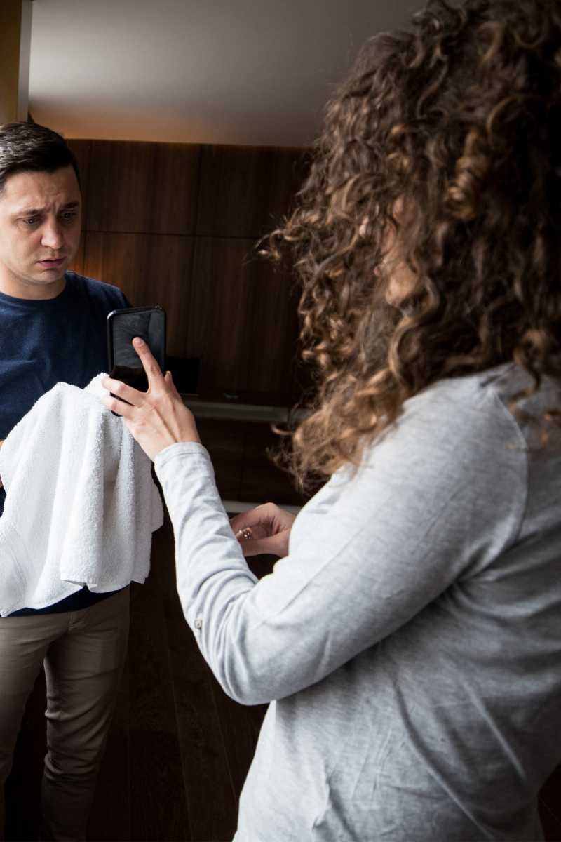 How to Spot a Cheater: The Telltale Signs You Shouldn’t Ignore - Petals ...